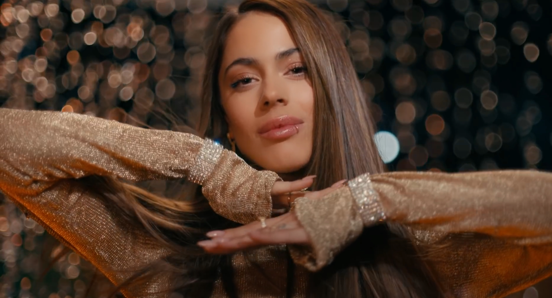 “Aquí Estoy”, una canción de Tini muy motivadora • Musicalatinaurbana.com™