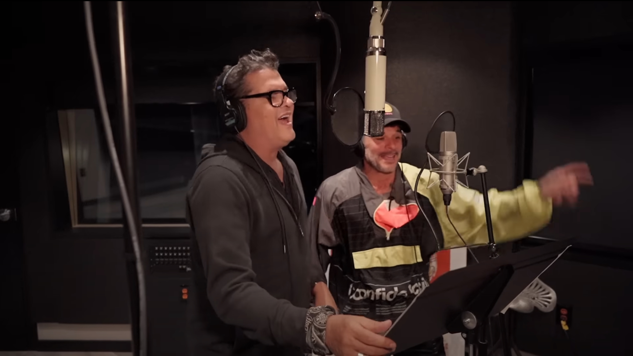 Carlos Vives y Pedro Capó interpretan “Pagamento” • Musicalatinaurbana.com™
