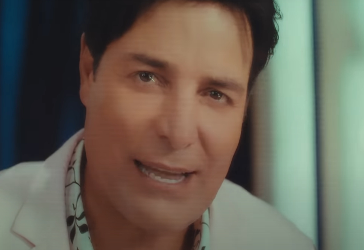 Chayanne nos deleita con “Bailando Bachata” • Musicalatinaurbana.com™