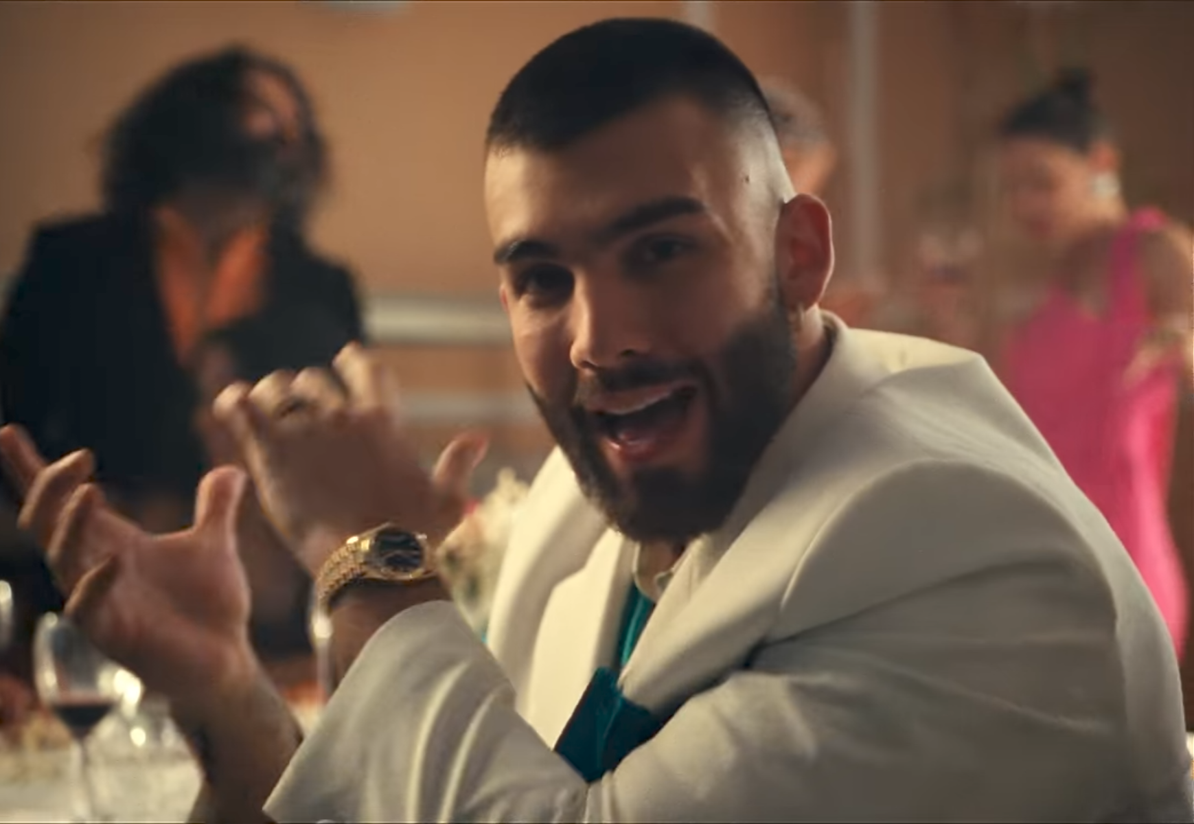 Manuel Turizo nos trae su "Enhorabuena" más tropical ...