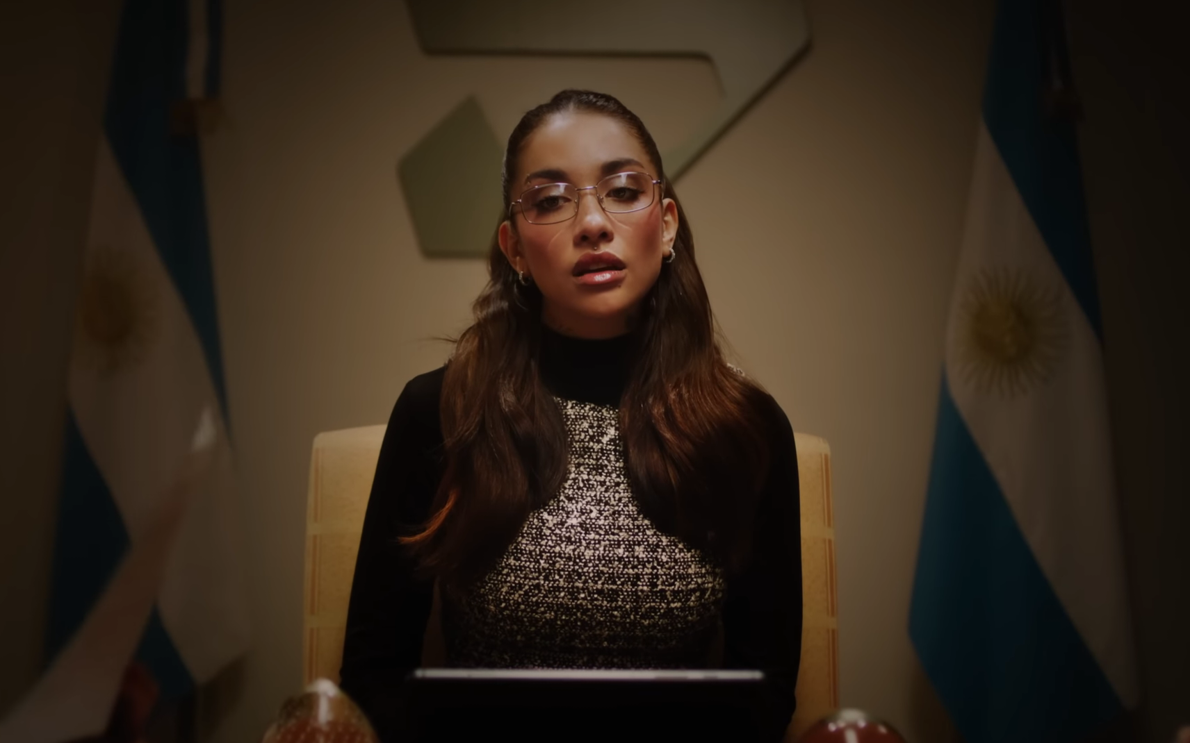 "Que Tú Me Quieras", con María Becerra • Musicalatinaurbana.com™